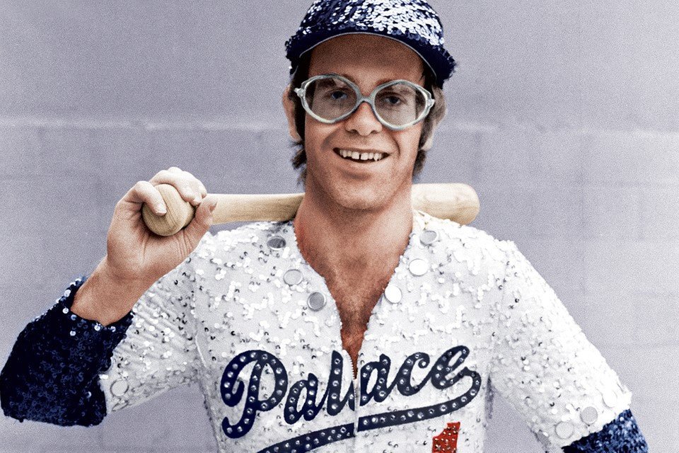 Palace lança coleção Elton John x Bravado | THE GAME